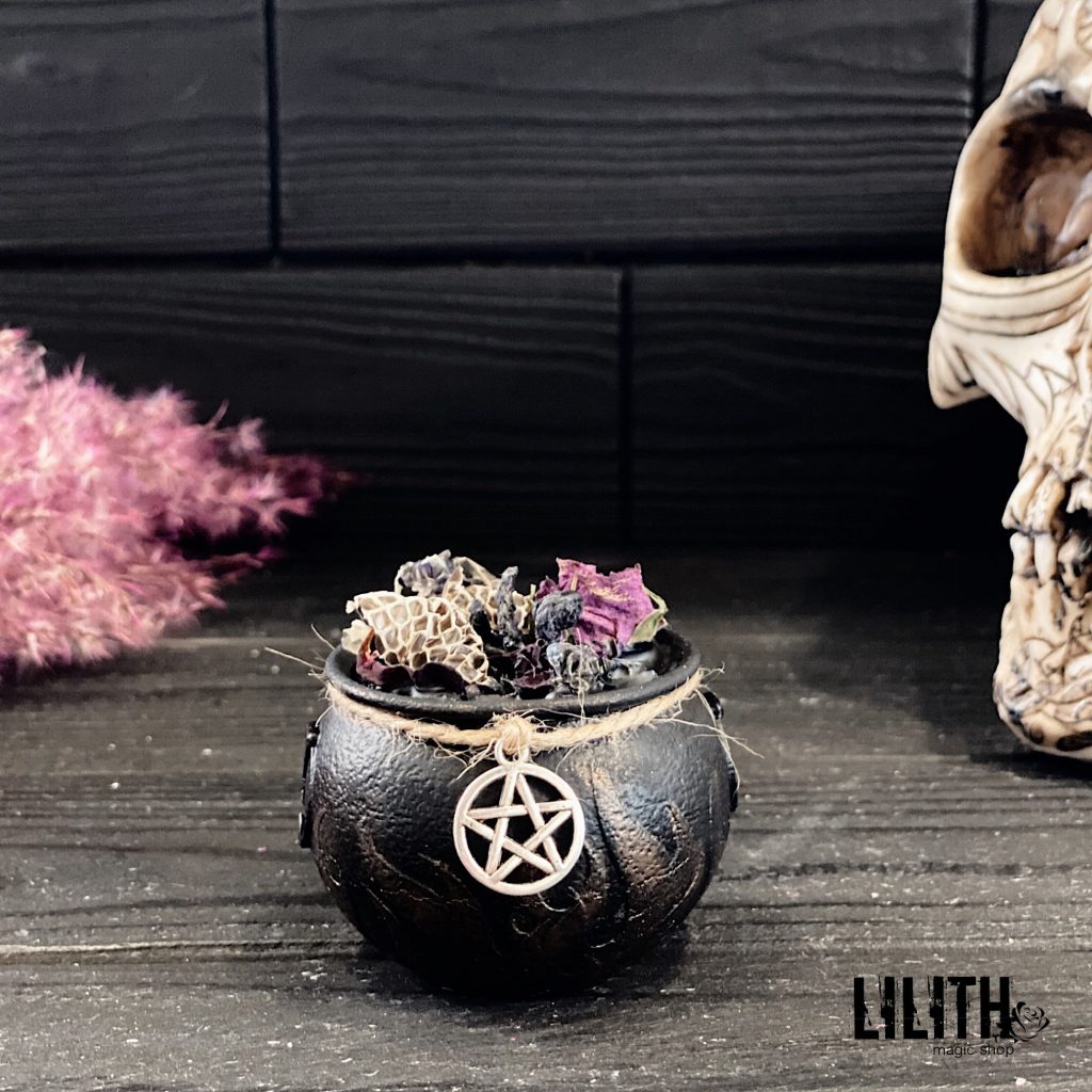 Dark Passion Beeswax Ritual Candle of the series “Witch’s Cauldron ...