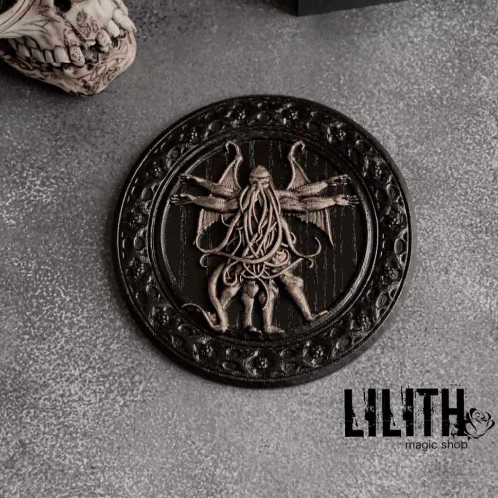 Cthulhu Wooden Ash Tree Altar Pentacle - Lilith Magic Candles